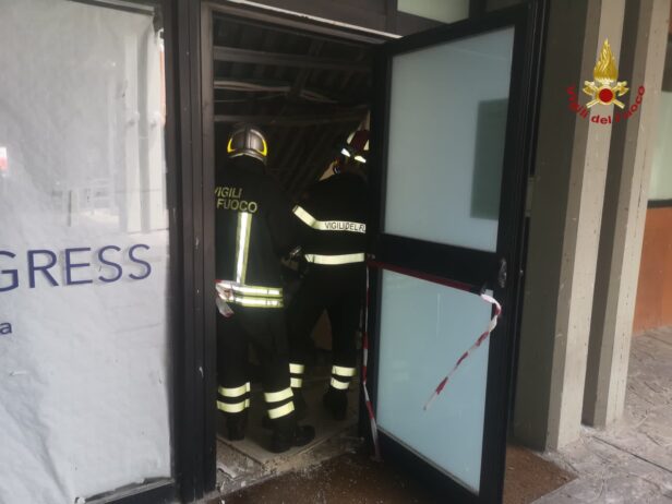 Via Aurelia, crolla il pavimento di un poliambulatorio ferita una donna ... Via Aurelia, crolla il pavimento di un poliambulatorio ferita una donna ...